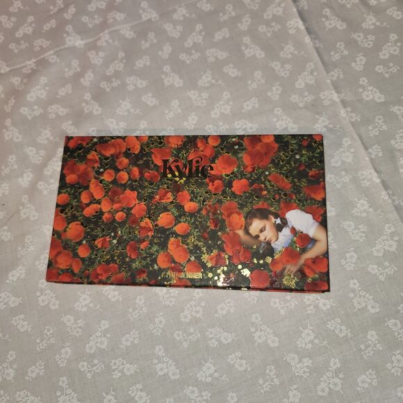 Kylie Cosmetics | Makeup | Kylie Jenner X The Wizard Of Oz Eye And Cheek Palette 222 Collection ...